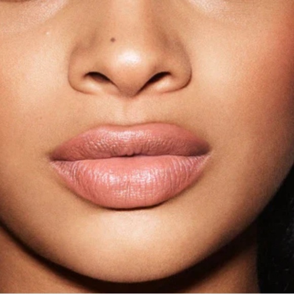 Fenty Beauty | Makeup | Pose Queen Fenty Beauty Fenty Icon The Fill ...